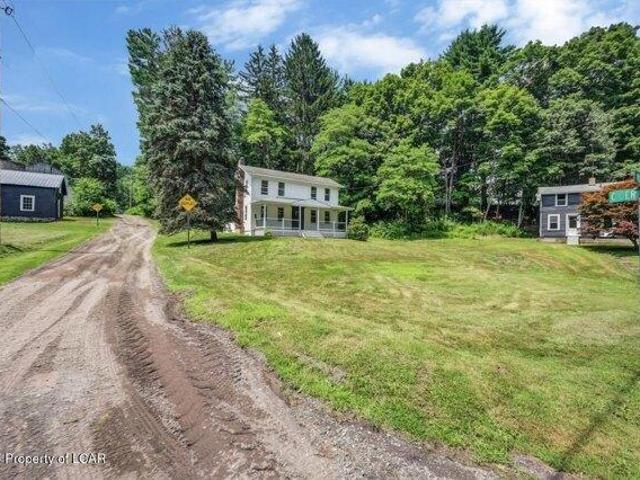 house with 4 bedroom, Dallas PA DLS93174126