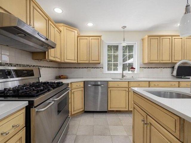 house with 4 bedroom, Dartmouth MA ES104761144