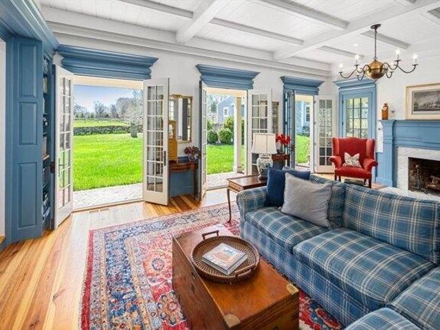 house with 4 bedroom, Dartmouth MA ES105117402