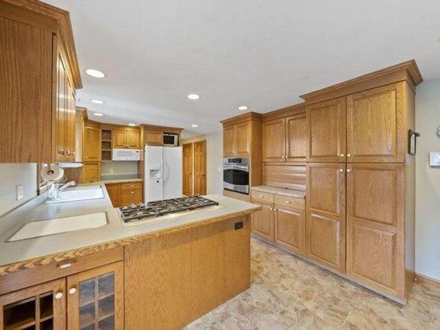 house with 4 bedroom, Dedham MA ES103444912