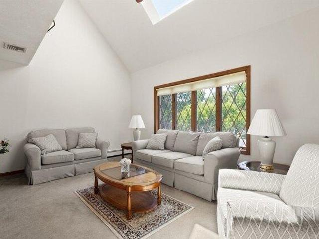 house with 4 bedroom, Dedham MA ES103097350