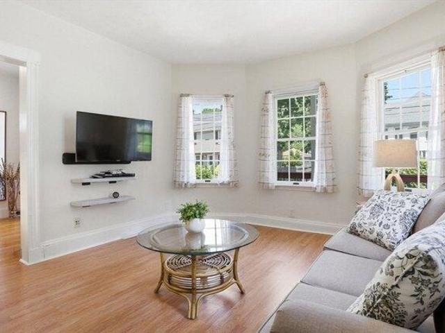 house with 4 bedroom, Dedham MA ES104603830