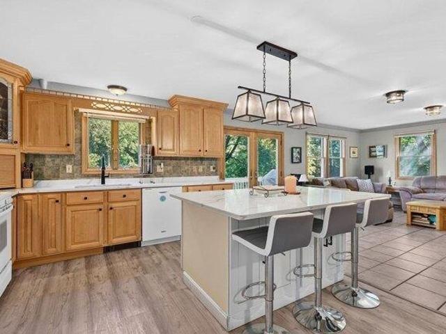 house with 4 bedroom, Dedham MA ES104654824