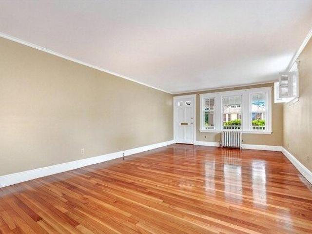 house with 4 bedroom, Dedham MA ES104331804