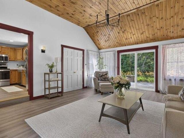 house with 4 bedroom, Deerfield NH ES105092577