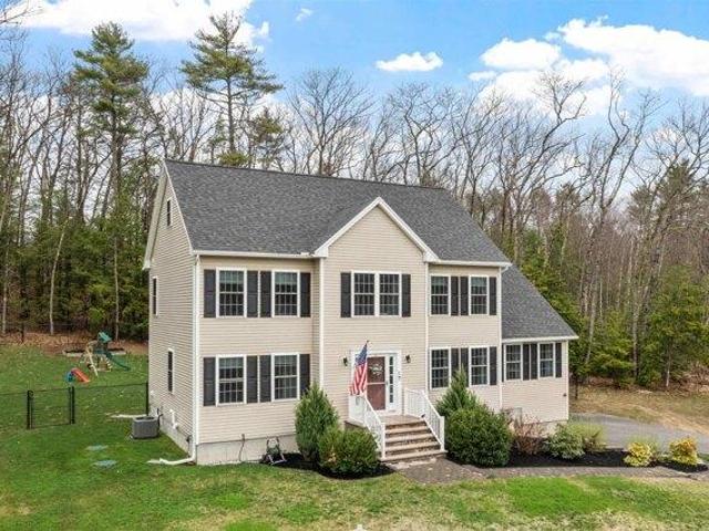 house with 4 bedroom, Derry NH DLS102409750
