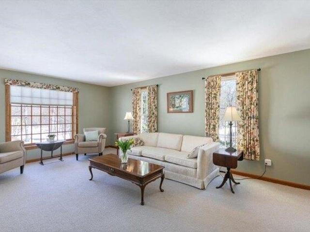 house with 4 bedroom, Derry NH DLS102121243