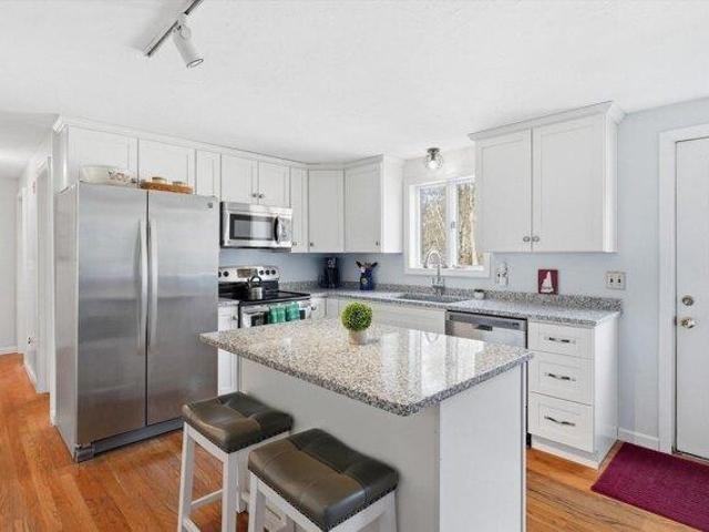 house with 4 bedroom, Derry NH DS102120889