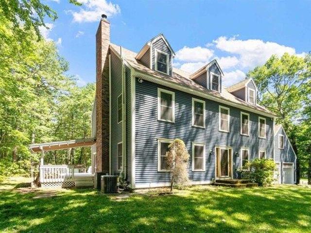house with 4 bedroom, Derry NH ES104331516