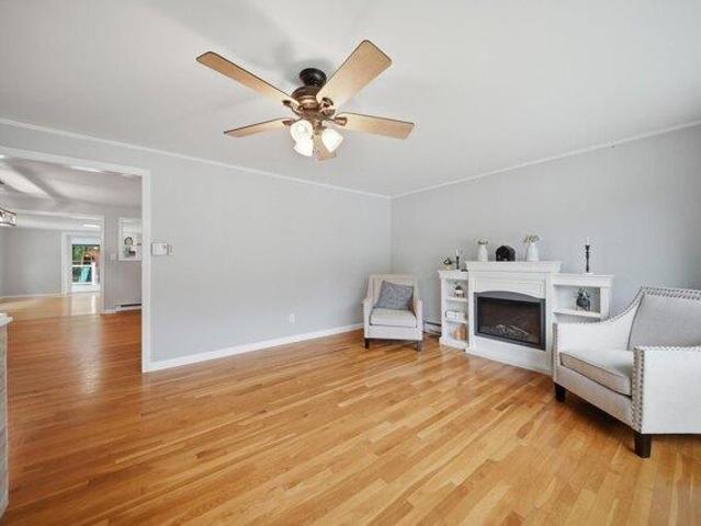 house with 4 bedroom, Derry NH ES105230902