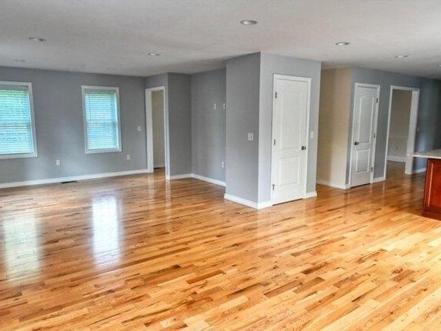 house with 4 bedroom, Douglas MA ES104045222