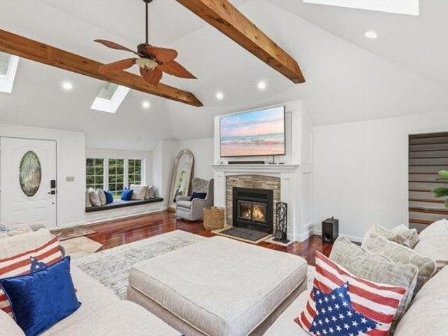 house with 4 bedroom, Douglas MA ES105190952