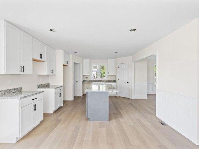 house with 4 bedroom, Douglas MA ES103222716