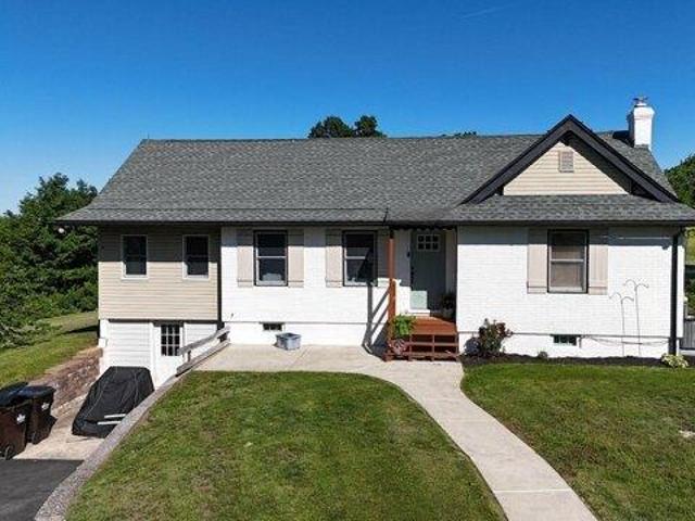 house with 4 bedroom, Douglassville PA ES104901359