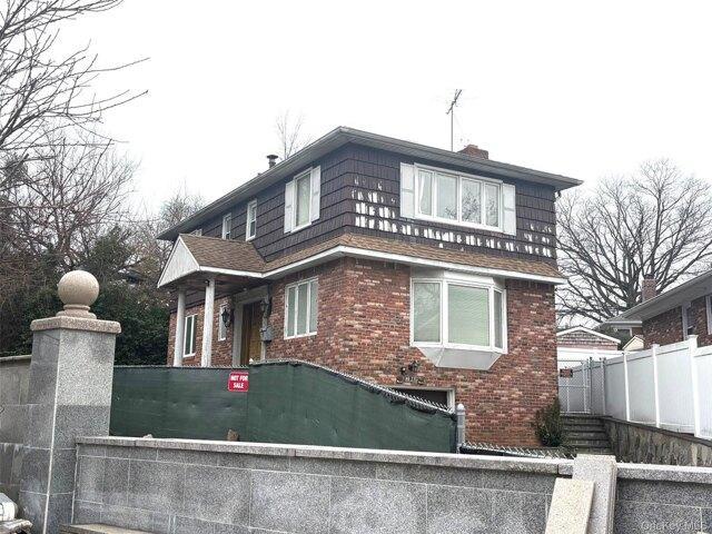 house with 4 bedroom, Douglaston NY DLS101781054
