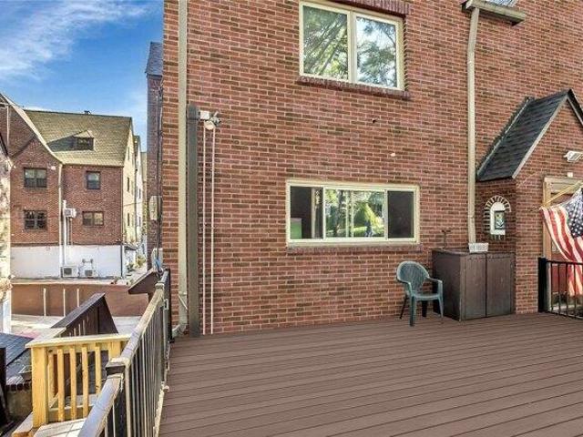 house with 4 bedroom, Douglaston NY DLS101800806
