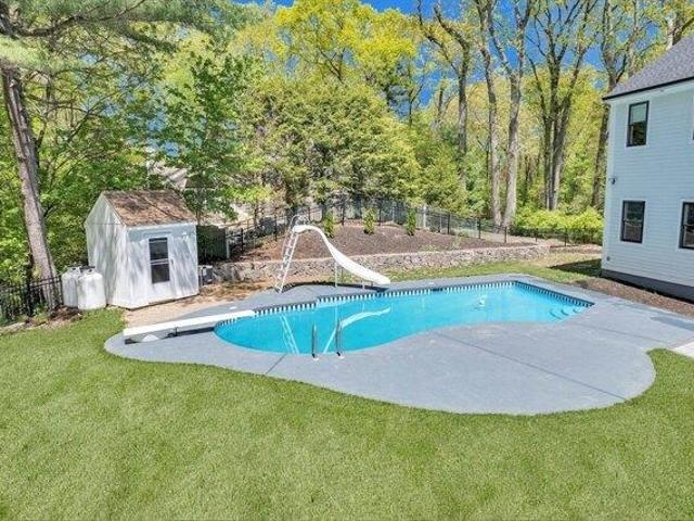 house with 4 bedroom, Dover MA DLS102475857