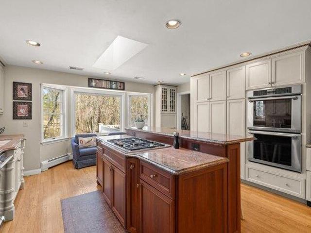 house with 4 bedroom, Dover NH ES104235441