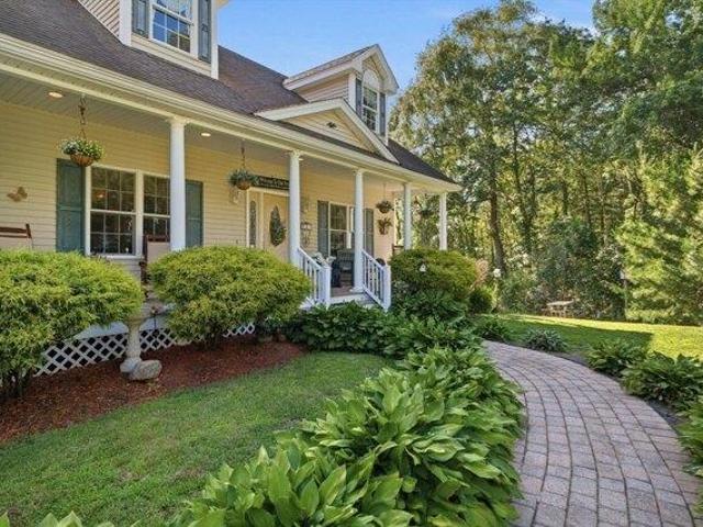 house with 4 bedroom, Dracut MA DS104407865