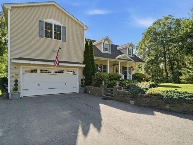 house with 4 bedroom, Dracut MA DS104042418