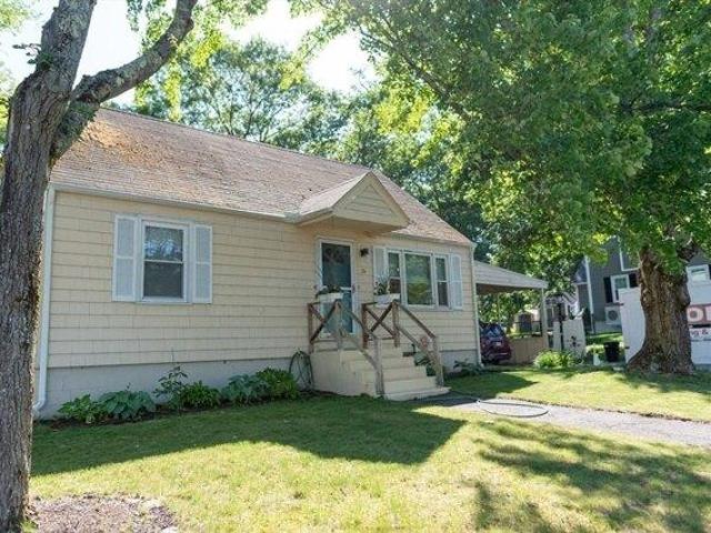 house with 4 bedroom, Dracut MA DS104042888