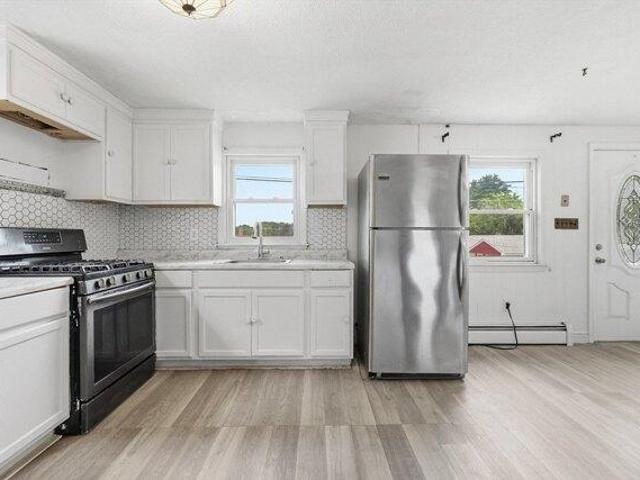 house with 4 bedroom, Dracut MA DS104078102