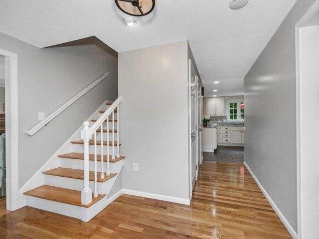 house with 4 bedroom, Dracut MA DS104114583
