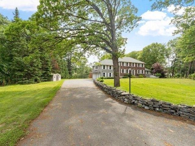 house with 4 bedroom, Dracut MA DS104116398