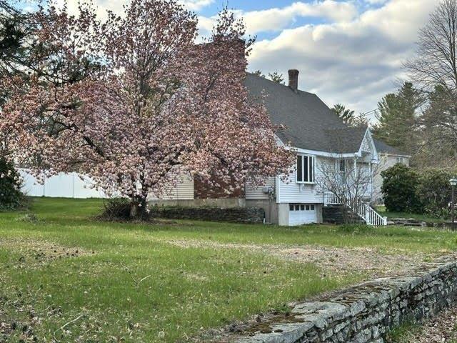 house with 4 bedroom, Dracut MA DS104237811