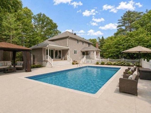 house with 4 bedroom, Dracut MA ES103601058