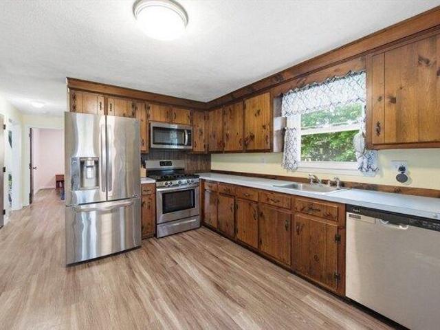 house with 4 bedroom, Dracut MA ES103020067