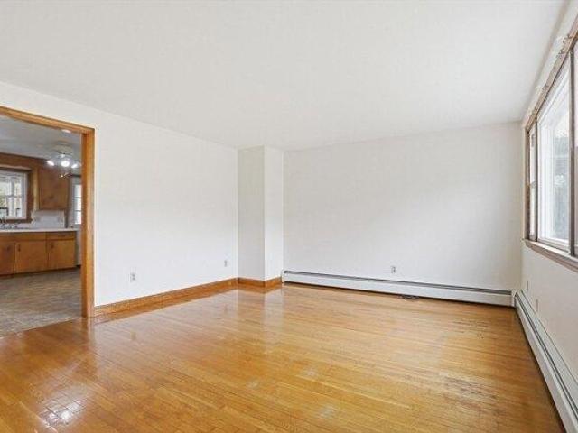 house with 4 bedroom, Dracut MA ES103034711