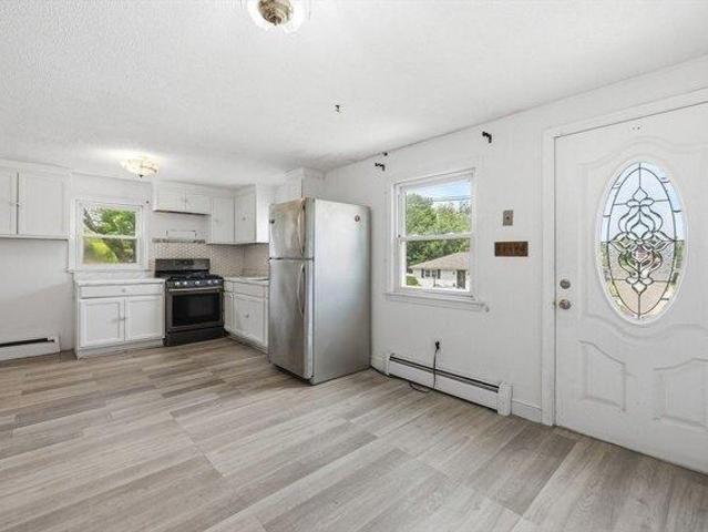 house with 4 bedroom, Dracut MA ES104570624