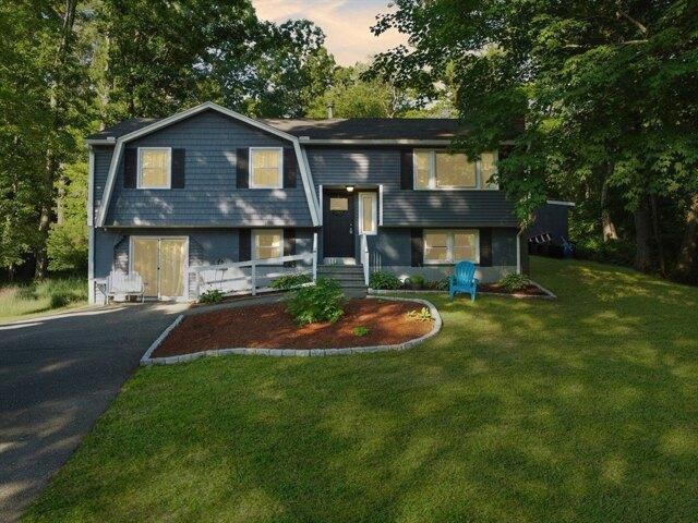house with 4 bedroom, Dracut MA ES104115026