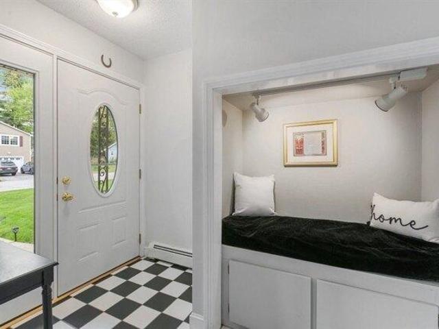 house with 4 bedroom, Dracut MA ES104116412