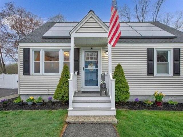house with 4 bedroom, Dracut MA ES104153248