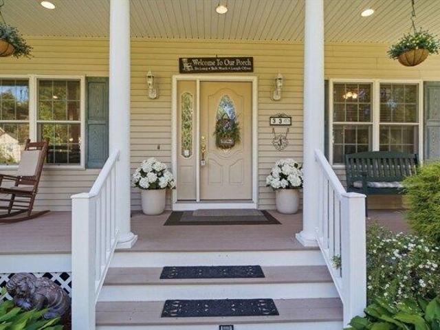 house with 4 bedroom, Dracut MA ES105041020