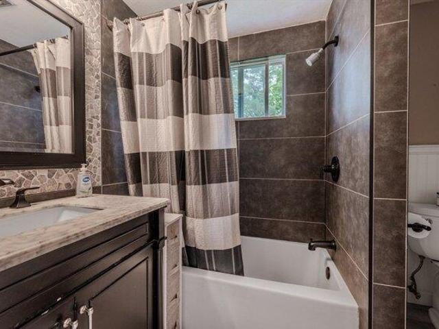 house with 4 bedroom, Dracut MA ES105061202