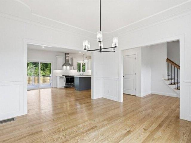 house with 4 bedroom, Dracut MA ES105109693