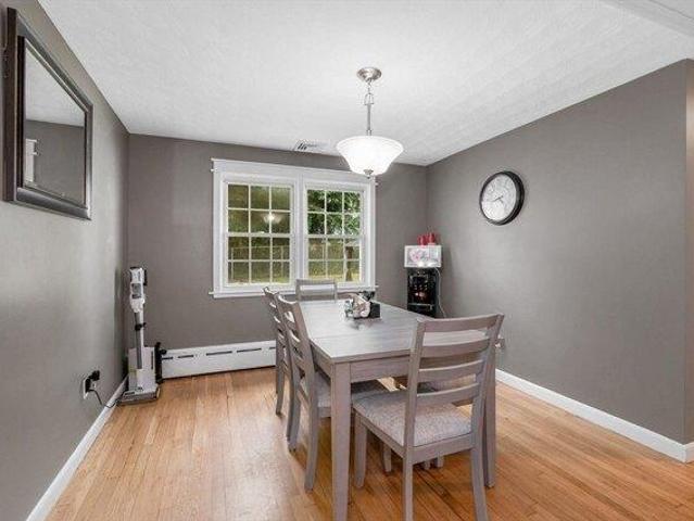 house with 4 bedroom, Dracut MA ES105192083