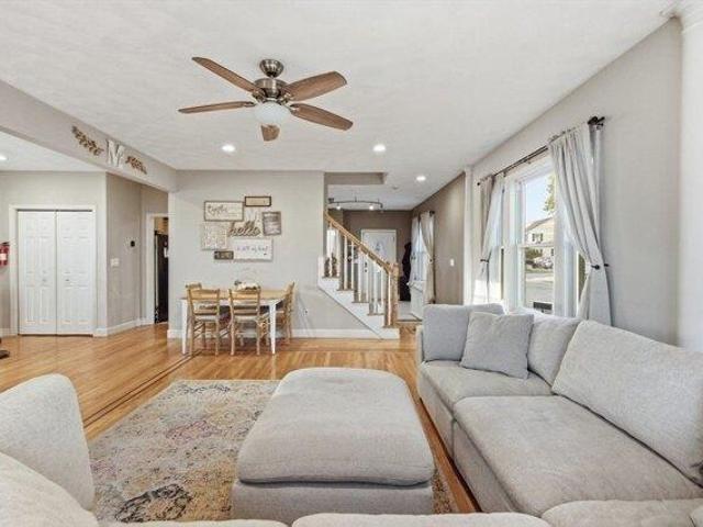 house with 4 bedroom, Dracut MA ES105231569