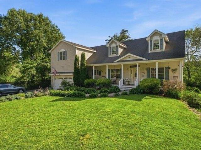 house with 4 bedroom, Dracut MA ES105280092