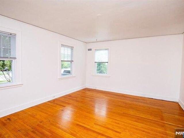 house with 4 bedroom, Dumont NJ ES104481656