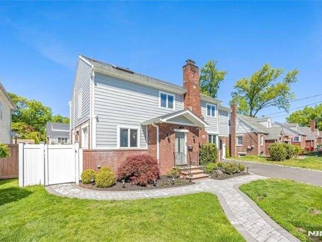 house with 4 bedroom, Dumont NJ ES105157628
