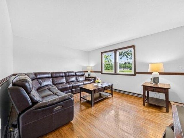 house with 4 bedroom, East Bridgewater MA ES103664302
