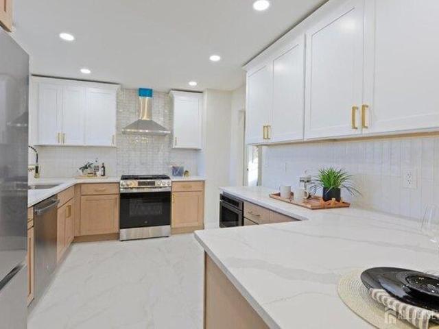 house with 4 bedroom, East Brunswick NJ DLS102318484
