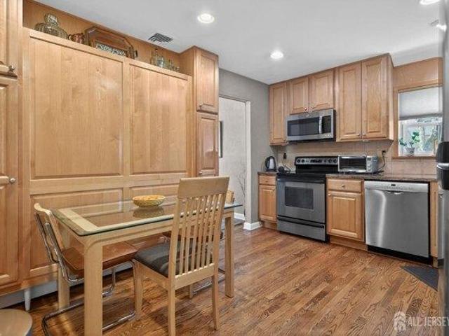 house with 4 bedroom, East Brunswick NJ DS102253881