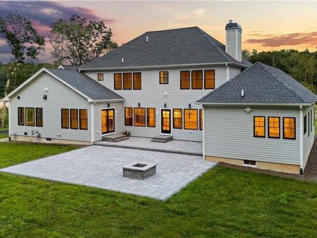 house with 4 bedroom, East Greenwich RI DLS103034390