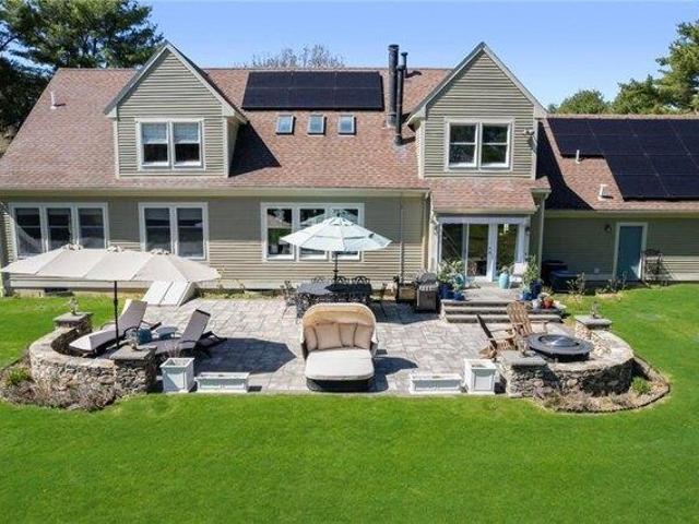 house with 4 bedroom, East Greenwich RI DS102775417