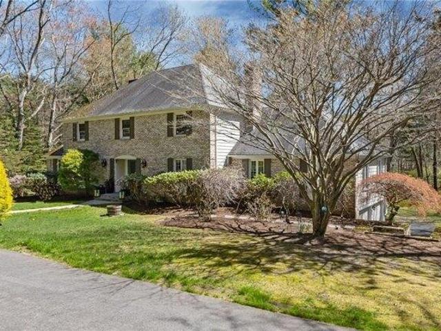 house with 4 bedroom, East Greenwich RI ES105108068